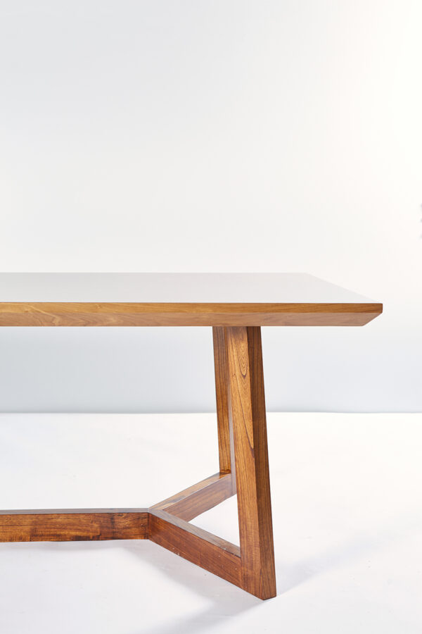 MESA ALTA PATAS EN V – Shape