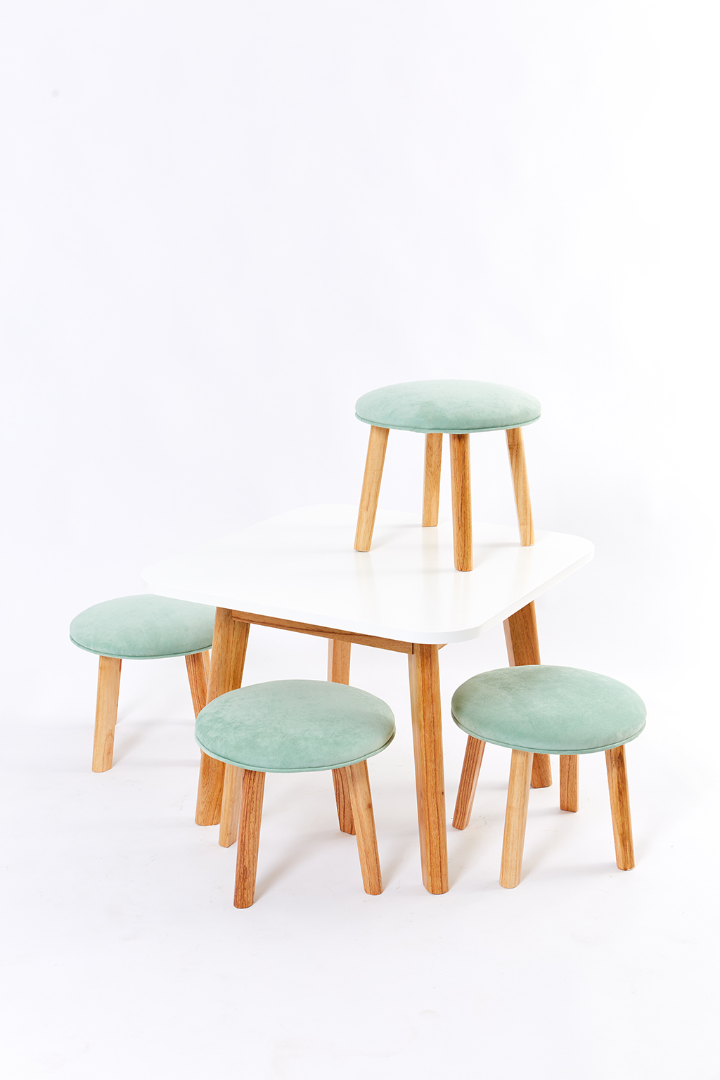 MESA SQUARE WHITE + 4 SILLAS – Shape